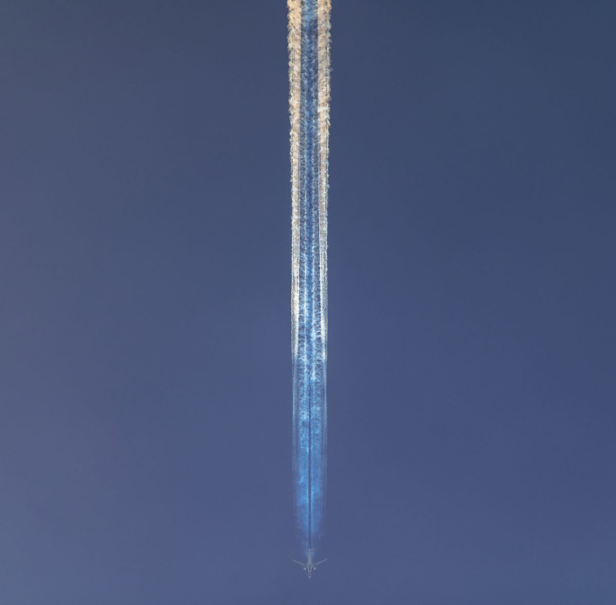 Wow! Rare rainbow contrails caught on camera (photos) | Space