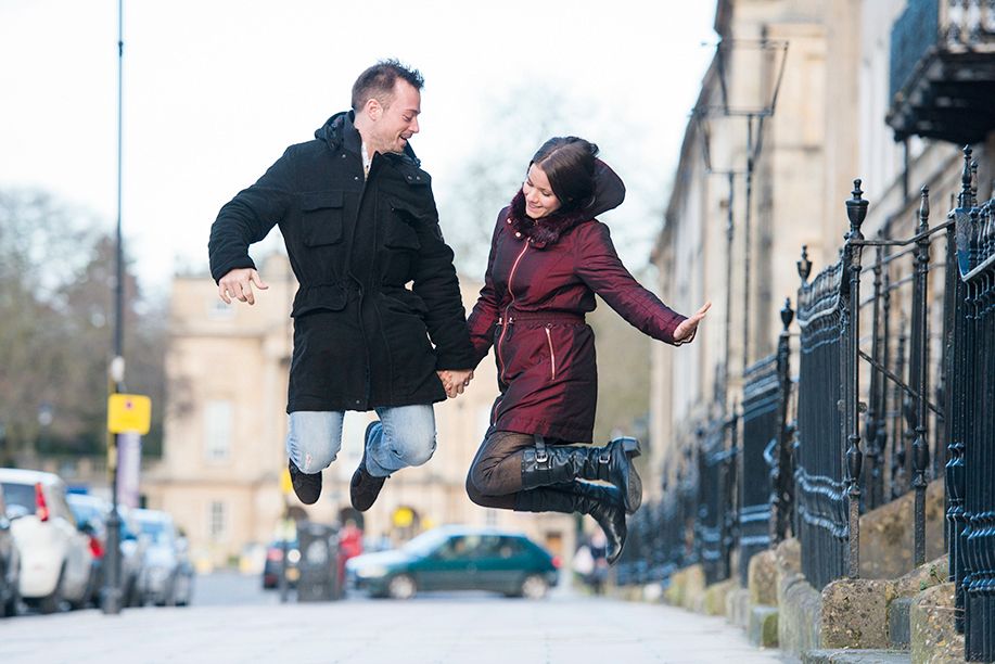 Couple photography tips: poses for portraits of pairs of people ...