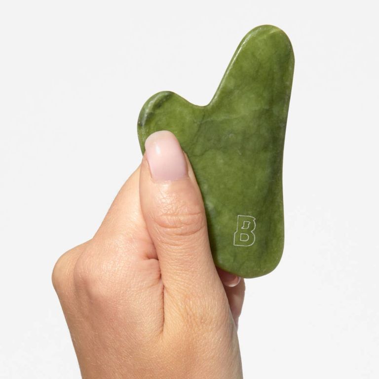 An Expert-Approved Guide on How to Use a Gua Sha Facial Tool | Who What ...
