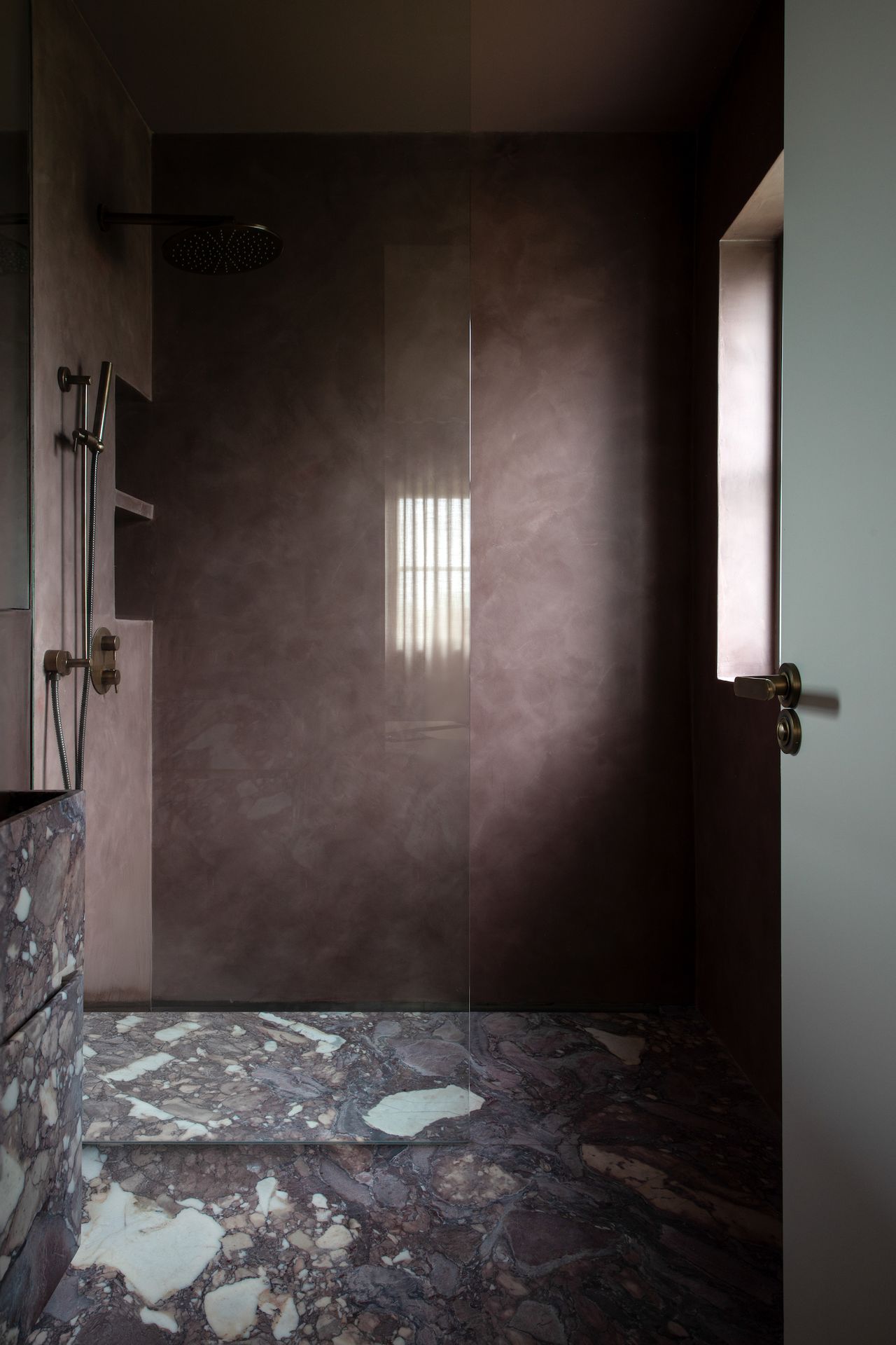 7 'Unhappy' Colors That Experts Would Never Paint Walls | Livingetc