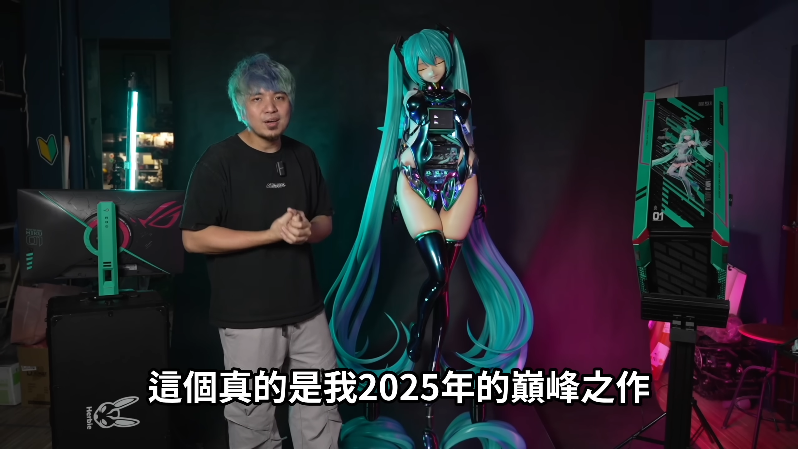 This 2-meter tall statue of Hatsune Miku is actually a gaming PC—the ...