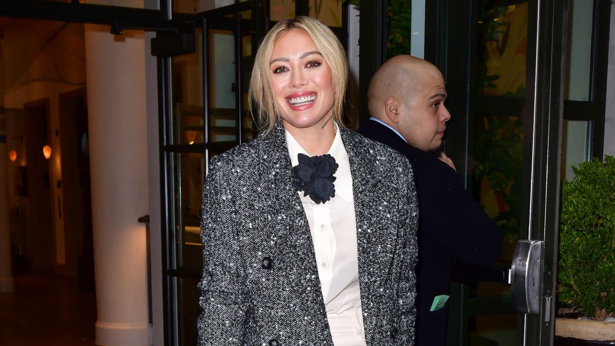 Hilary Duff Wears Sparkly ASTR Coat for 'Kelly and Ryan' Appearance ...