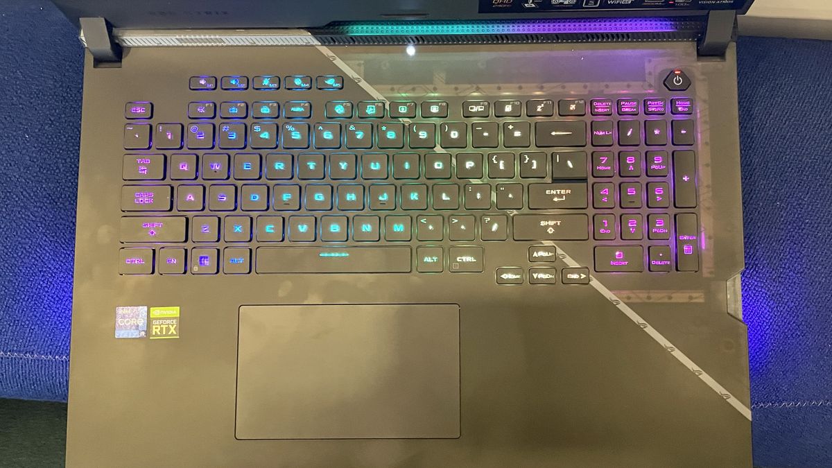 Asus ROG Strix Scar 17 SE (G733) Review: Practical, Pretty, and ...