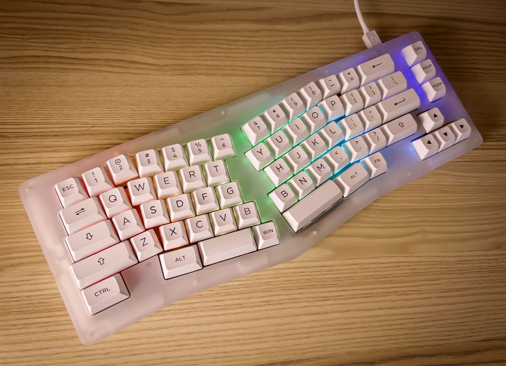 Akko ACR Pro Alice Plus Review: An Affordable Split Layout | Tom's Hardware