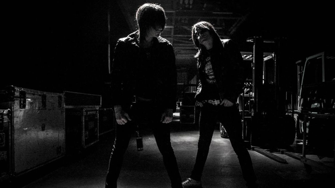 Motley Crue support band sue for $30m after urine prank | Louder