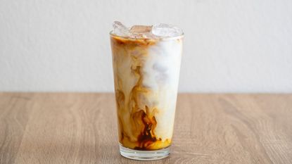 A barista's guide on how to make iced coffee from hot coffee | Homes ...