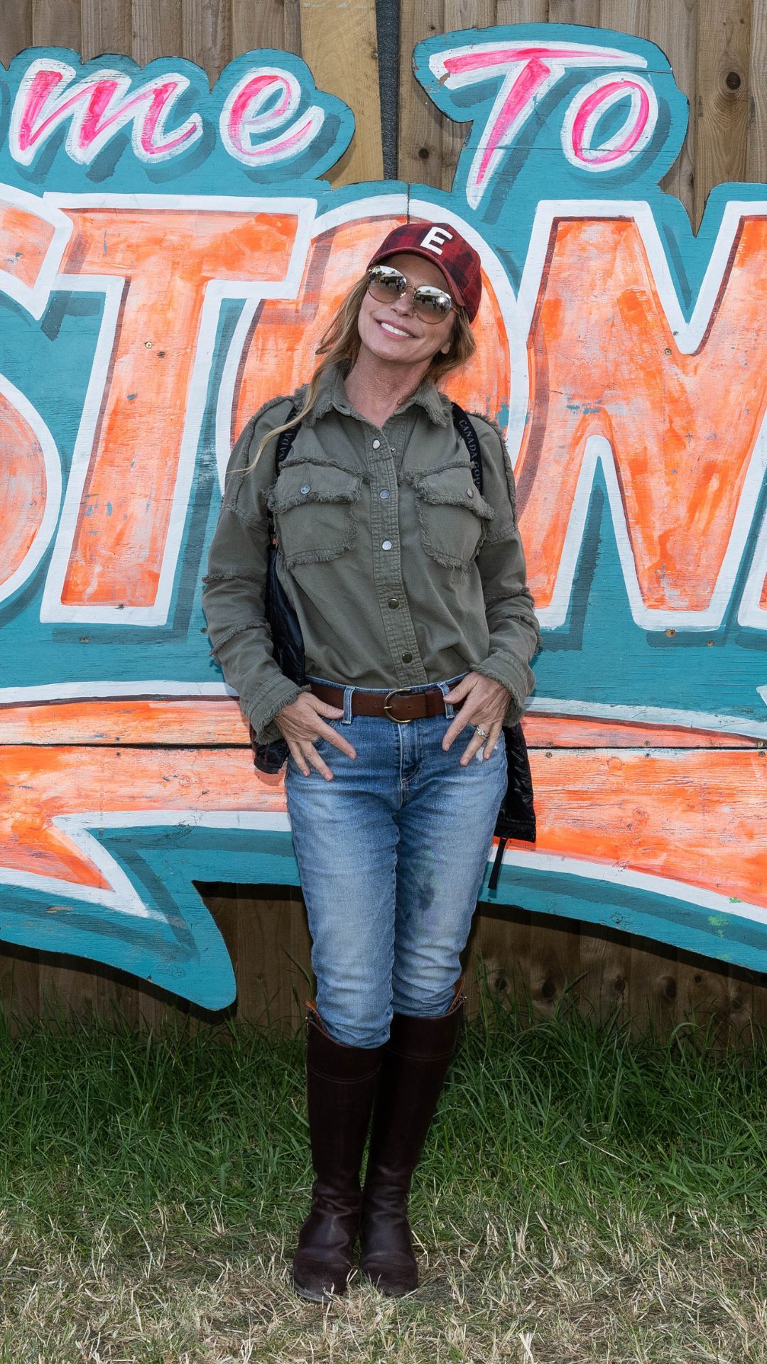 Shania Twain looked so cool at Glastonbury in knee high boots and ...