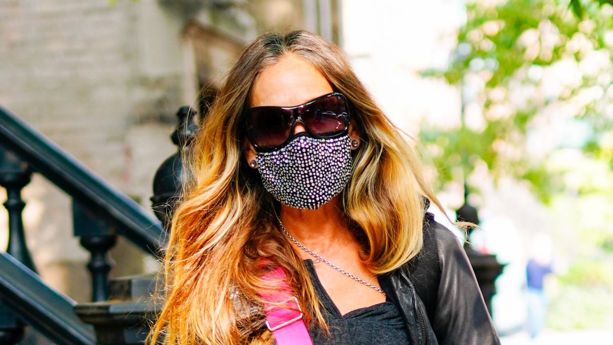 Sarah Jessica Parker and JLo's favorite reusable face mask has sold out ...
