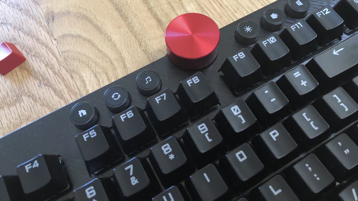 AOC Agon AGK700 Review: Clicky and Clunky | Tom's Hardware