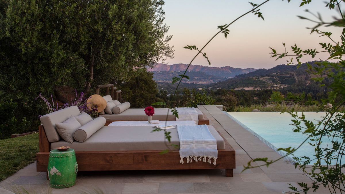 9 Outdoor Daybeds That Do the Most When You’re Doing Nothing