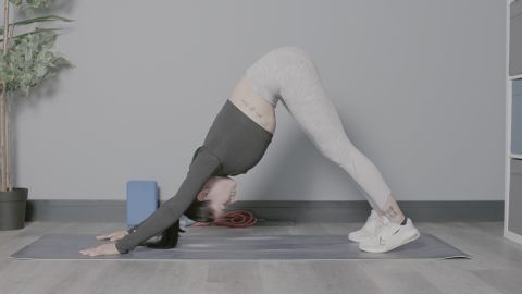 3 moves, no sit-ups — try this 15-minute dumbbell workout to build a ...