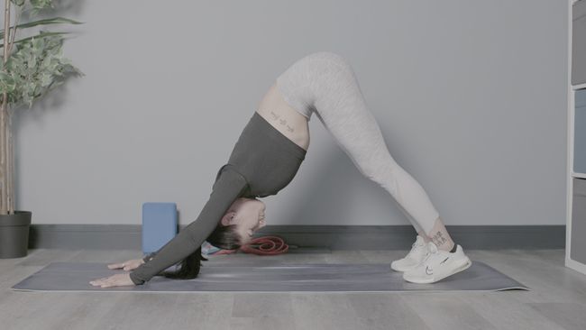 Physical therapists say this is the one 90-second exercise you should ...