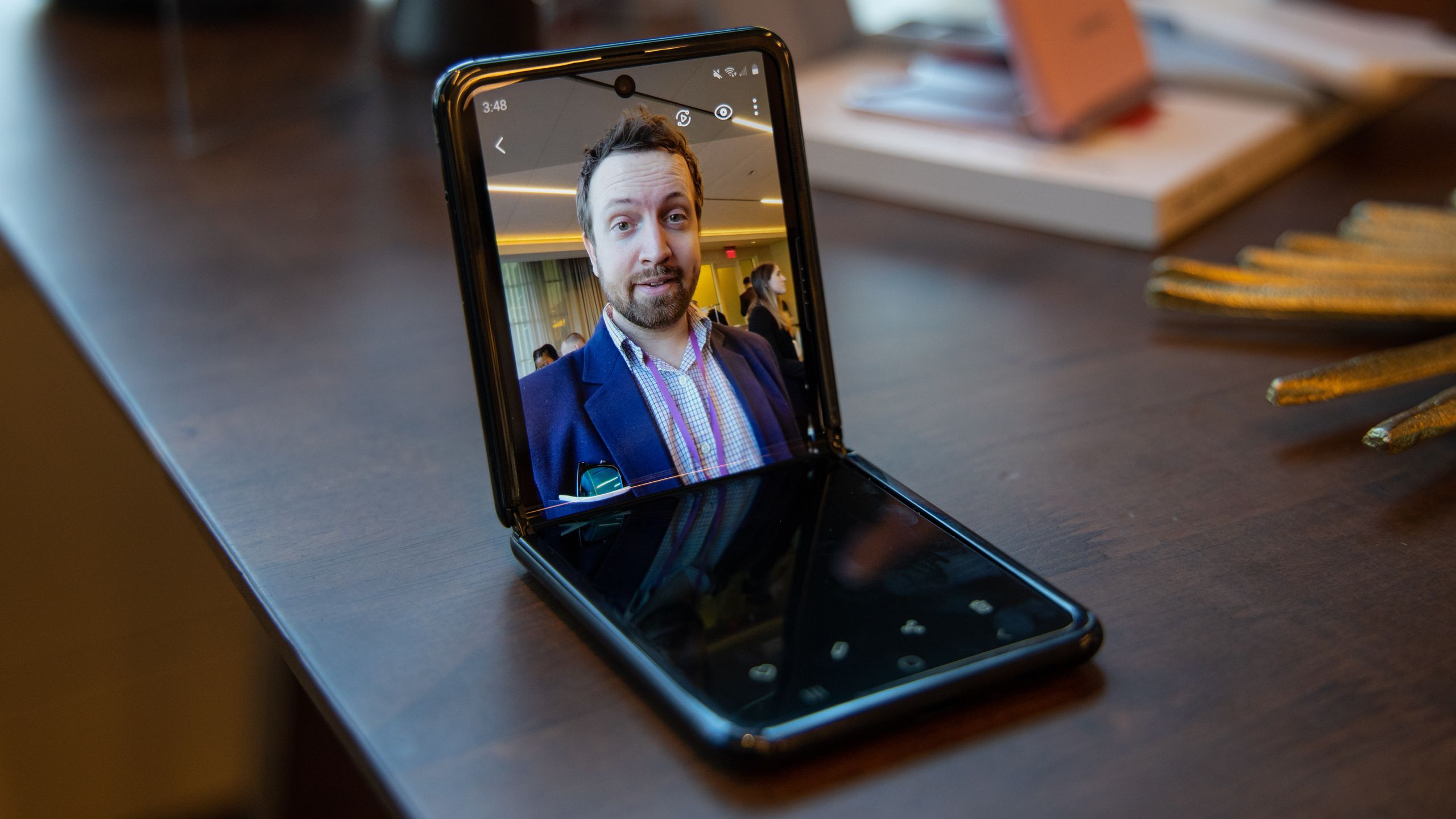24 hours with the Samsung Galaxy Z Flip: a foldable that offers more ...