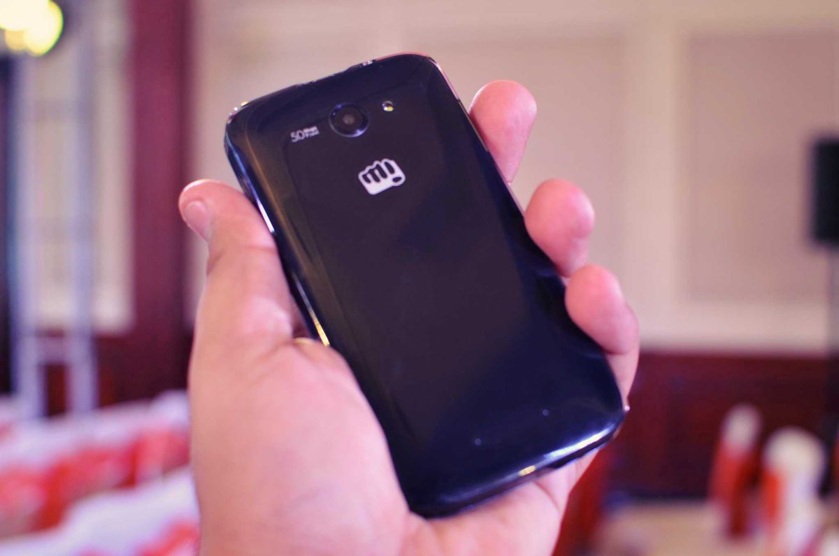 We get some hands-on time with the newly announced Micromax Canvas Win ...