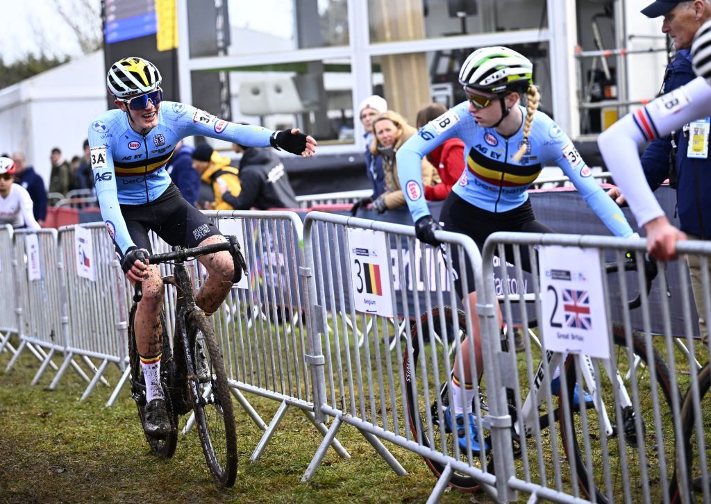 Cyclo-cross Worlds: Great Britain wins mixed team relay | Cyclingnews