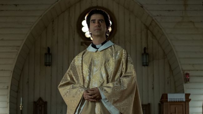 Midnight Mass: 7 Big Questions We Have After The Netflix Series ...