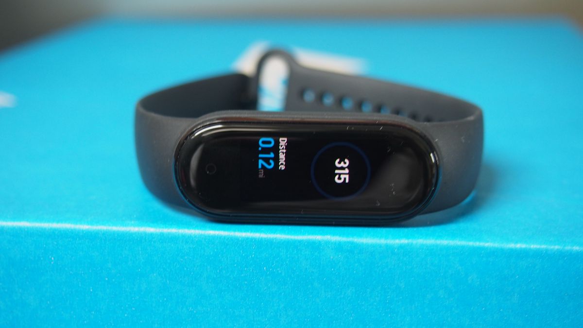 Yes, that is a Mi Band 5 display on the back of Mi 11 Ultra | TechRadar