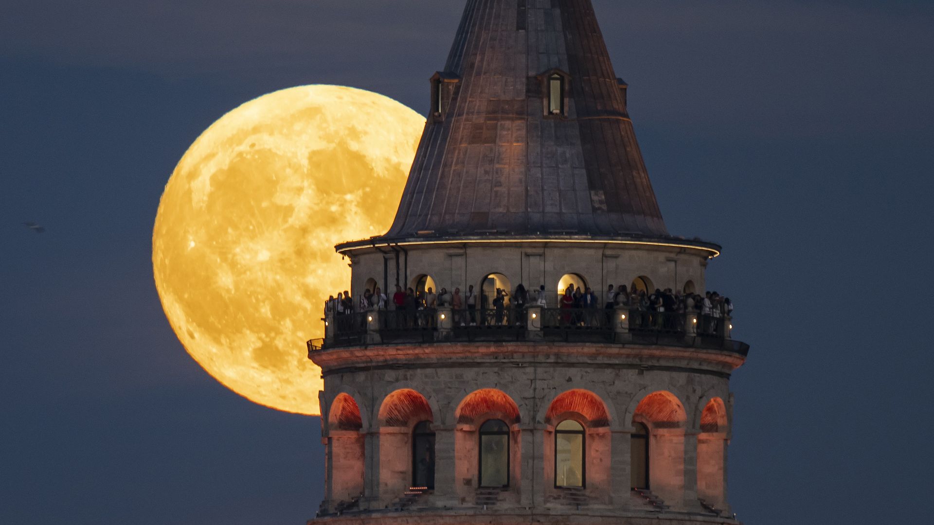 Harvest Moon Supermoon lunar eclipse delights skywatchers worldwide ...