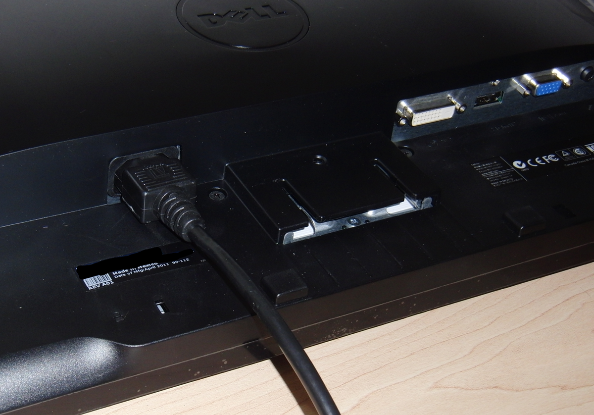 Dell ST2220L / SR2220L - Three-Way 22" LED LCD Roundup: Dell, LG, And ...
