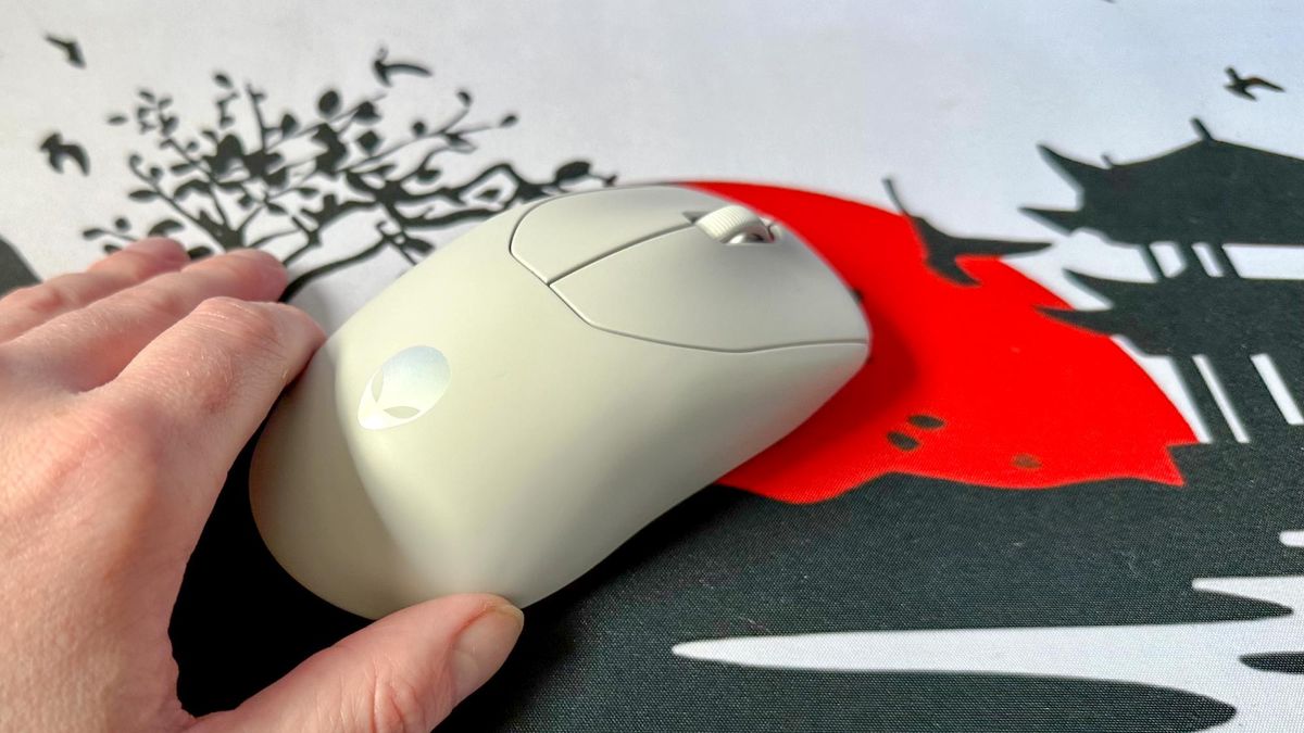 Alienware Pro Wireless Gaming Mouse review: Elite level gaming at a ...