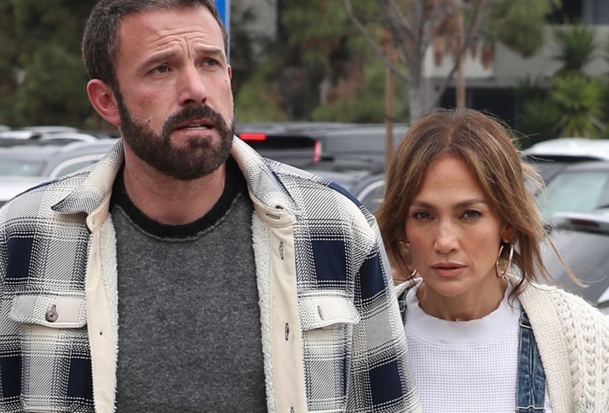 Jennifer Lopez Wore Sofia Richie's Go-To Overalls With Uggs | Who What Wear