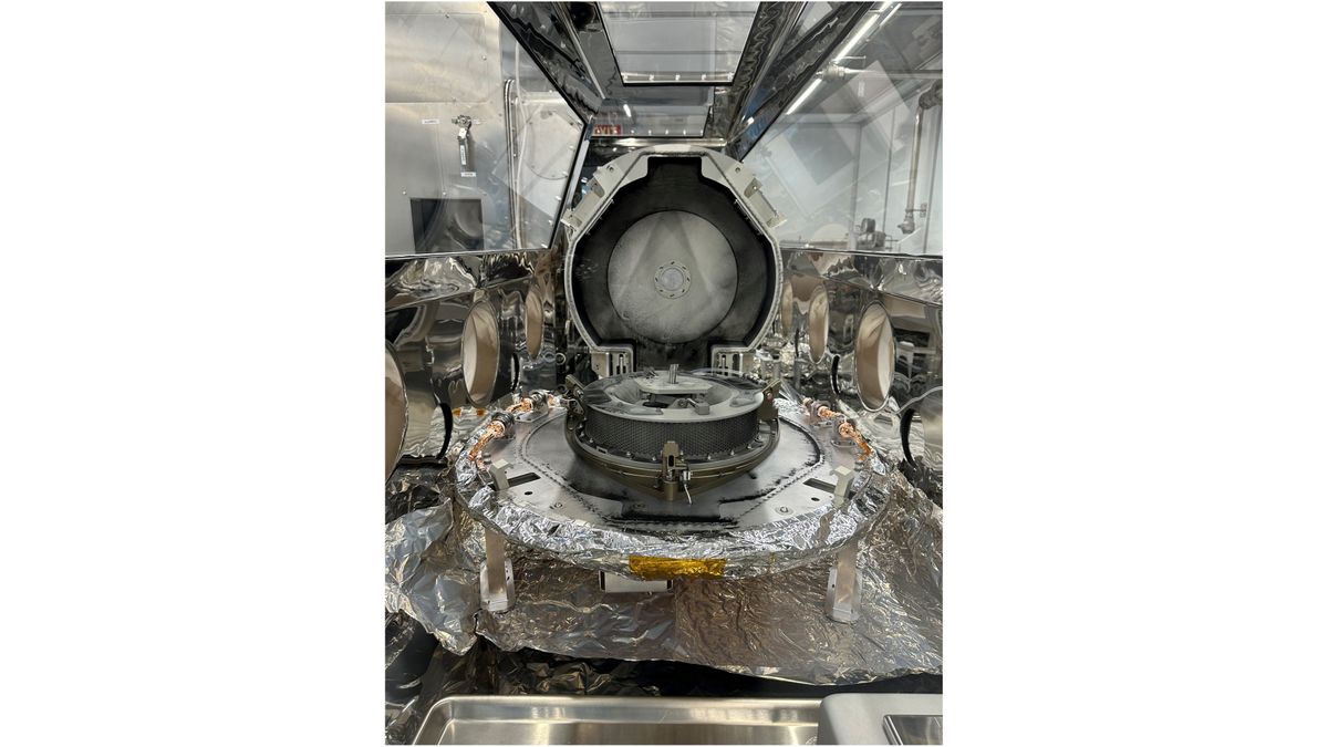 NASA opens OSIRIS-REx's asteroid-sample canister (photos) | Space