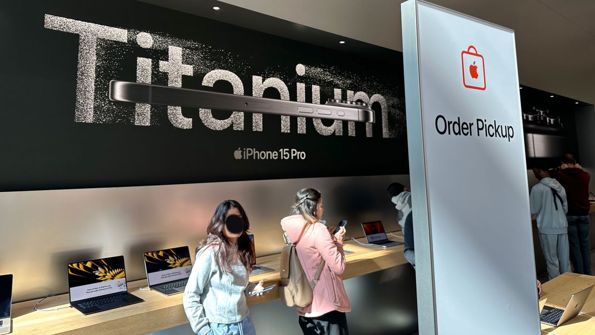 Getting the iPhone 15 is more like going to the doctor than an exciting ...