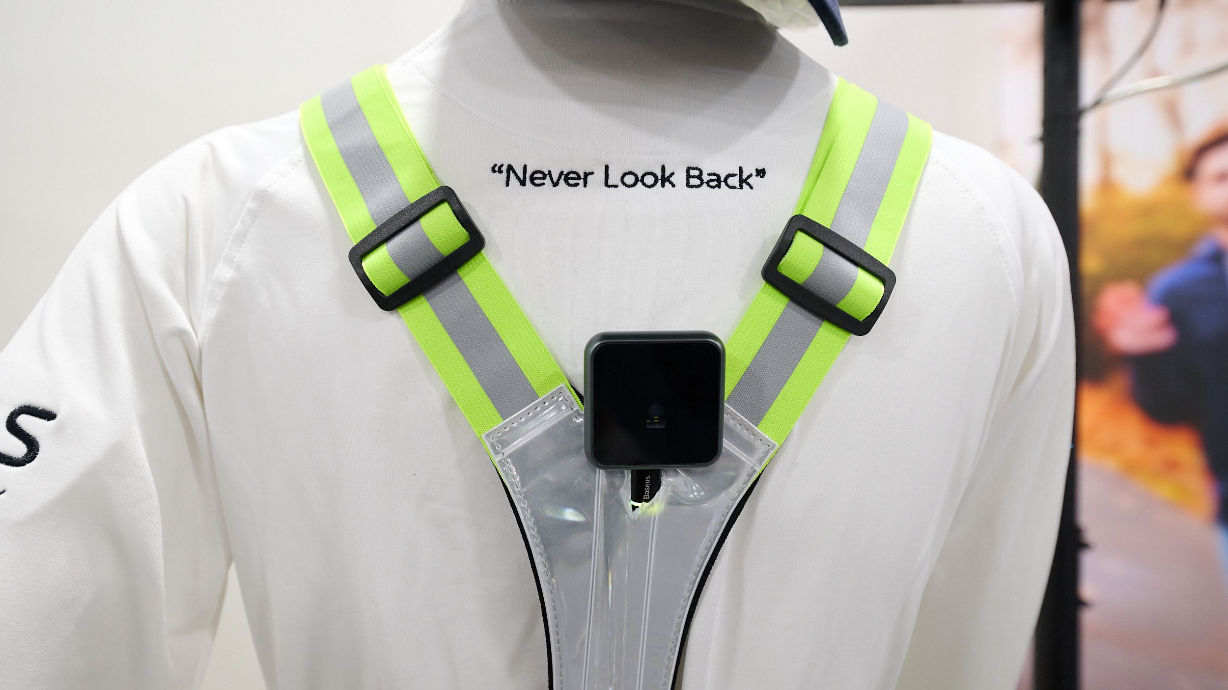 Anti-creep camera – clips to your back and checks your rear for ...