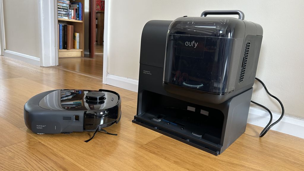 Eufy E28 robot vacuum cleaner review: detachable portable deep cleaner ...