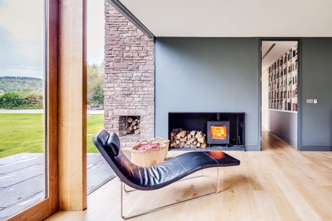 Open Fire Vs Log Burner: Which is Better for Your Fireplace? | Homebuilding