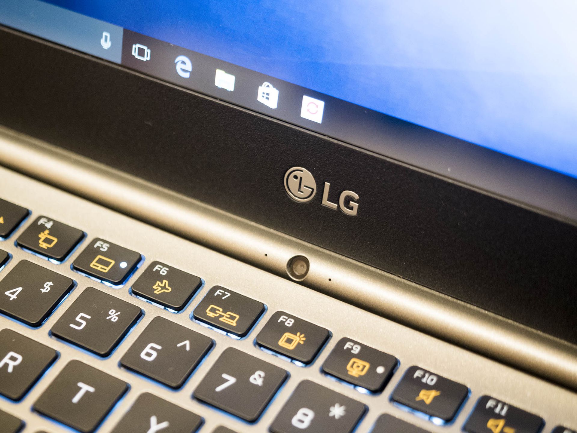 How to disable your laptop's webcam and microphone on Windows 10 ...