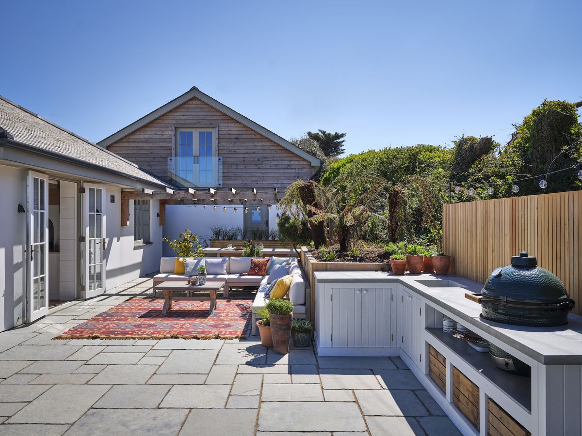 New Build Garden Ideas: 8 Beautiful Ways to Finish a Project | Homebuilding
