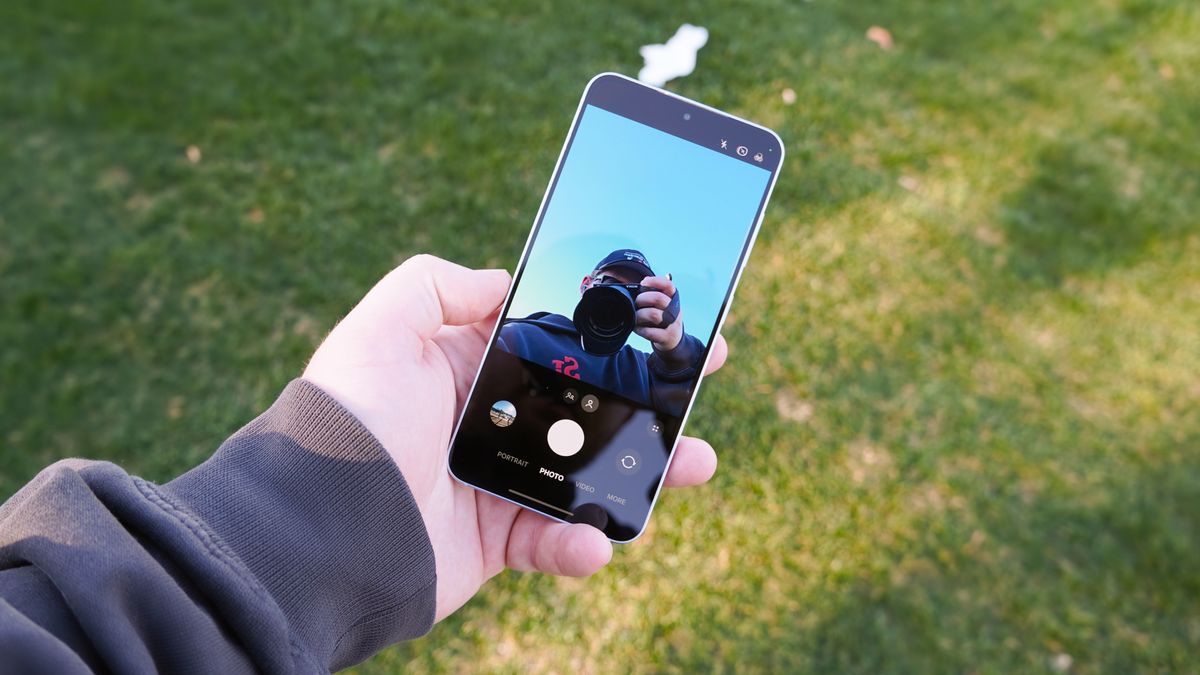 Samsung Galaxy S25 review: The last compact Android flagship | Android Central