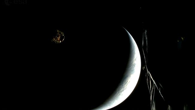 SpaceX rocket snaps amazing views of Earth during Hera asteroid probe ...