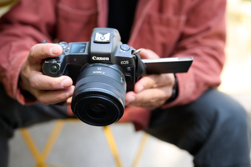 What is a "photo dump" and why are people sharing them? | Digital ...