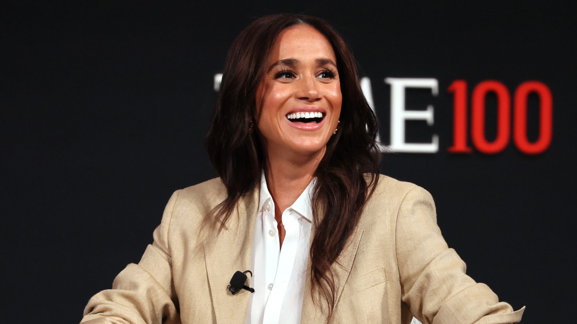 Meghan Markle est sérieuse dans un costume en lin Ralph Lauren à 5 000 ...