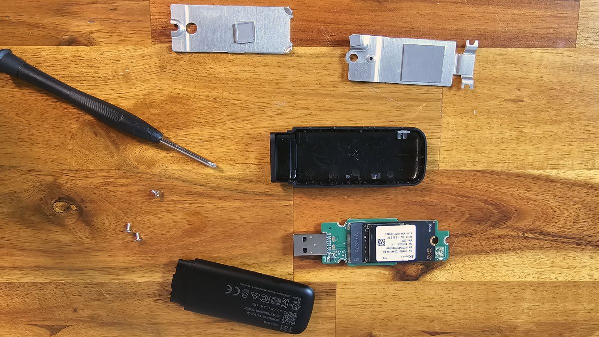 SK hynix Tube T31 Review: M.2 on a USB stick | Tom's Hardware