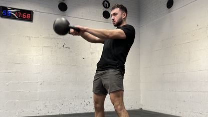 This 30-minute kettlebell workout is all you need to tone your entire ...