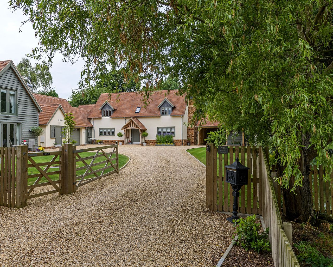 Driveway gate ideas: 10 designs that will boost your plot’s curb appeal ...