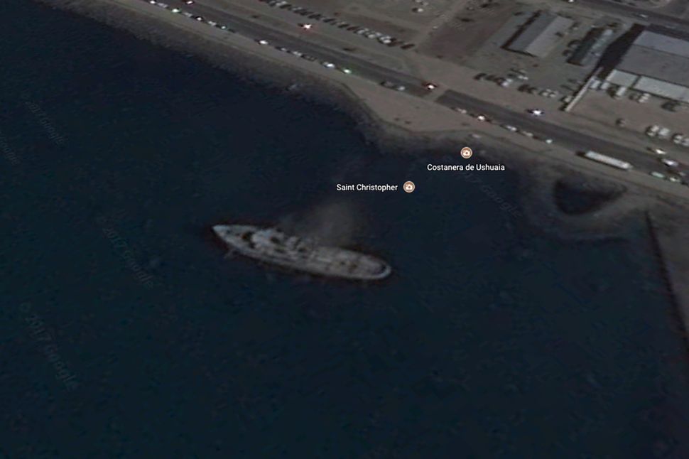 Mayday! 22 mysterious shipwrecks you can see on Google Earth | Live Science