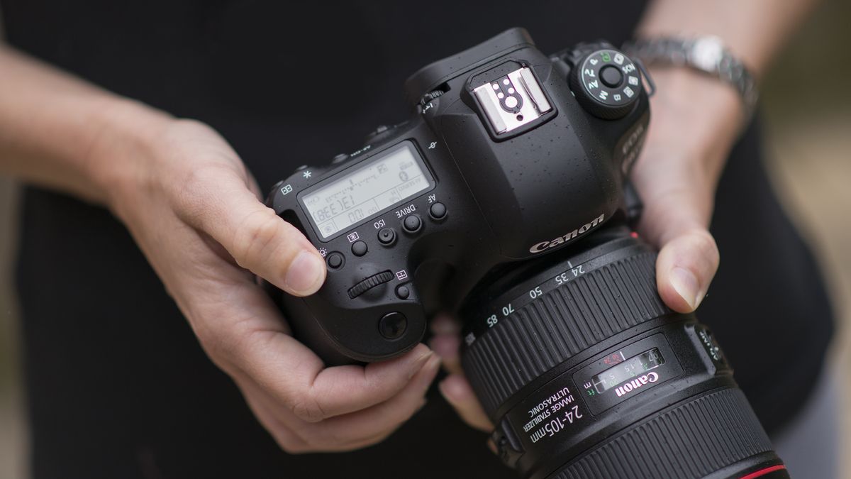 Build, handling and AF - Build, handling and AF - Canon EOS 6D Mark II ...