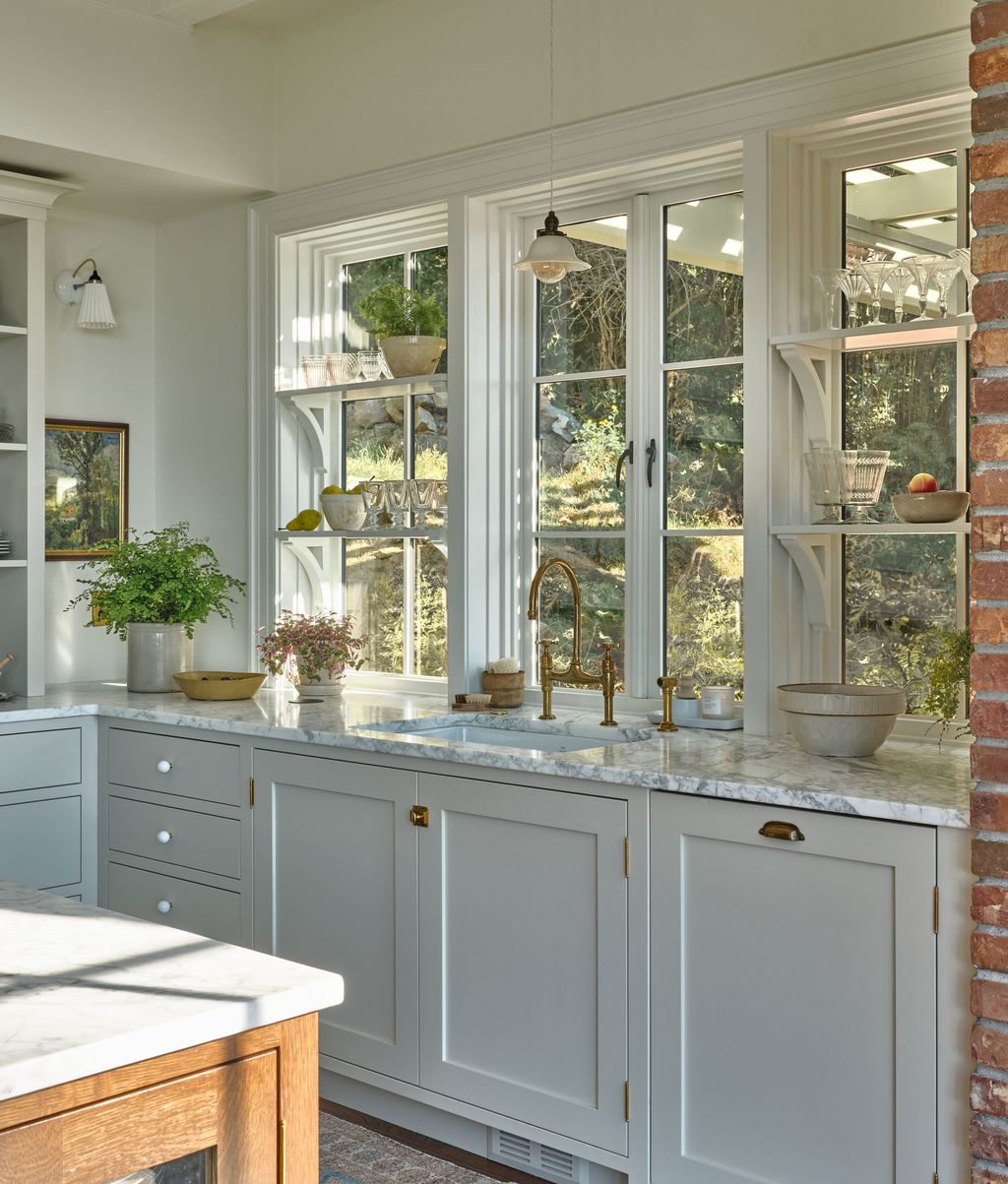 Kitchen Windows With Shelves — The Trick Designers Love | Livingetc
