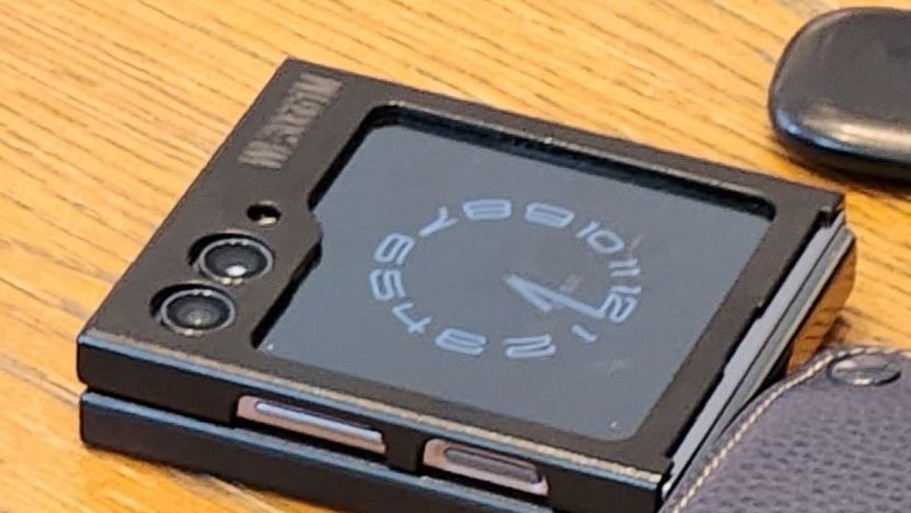 Is this the first image of a Samsung Galaxy Z Flip 5 in the wild? | T3