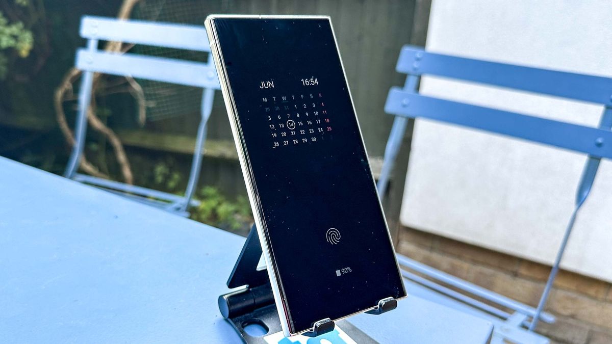 Samsung Galaxy phones already offer iOS 17's StandBy mode — here's how ...