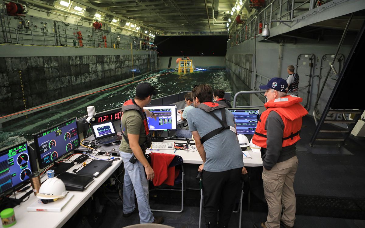 Spectacular Photos: NASA Practices Orion Space Capsule Recovery at Sea ...