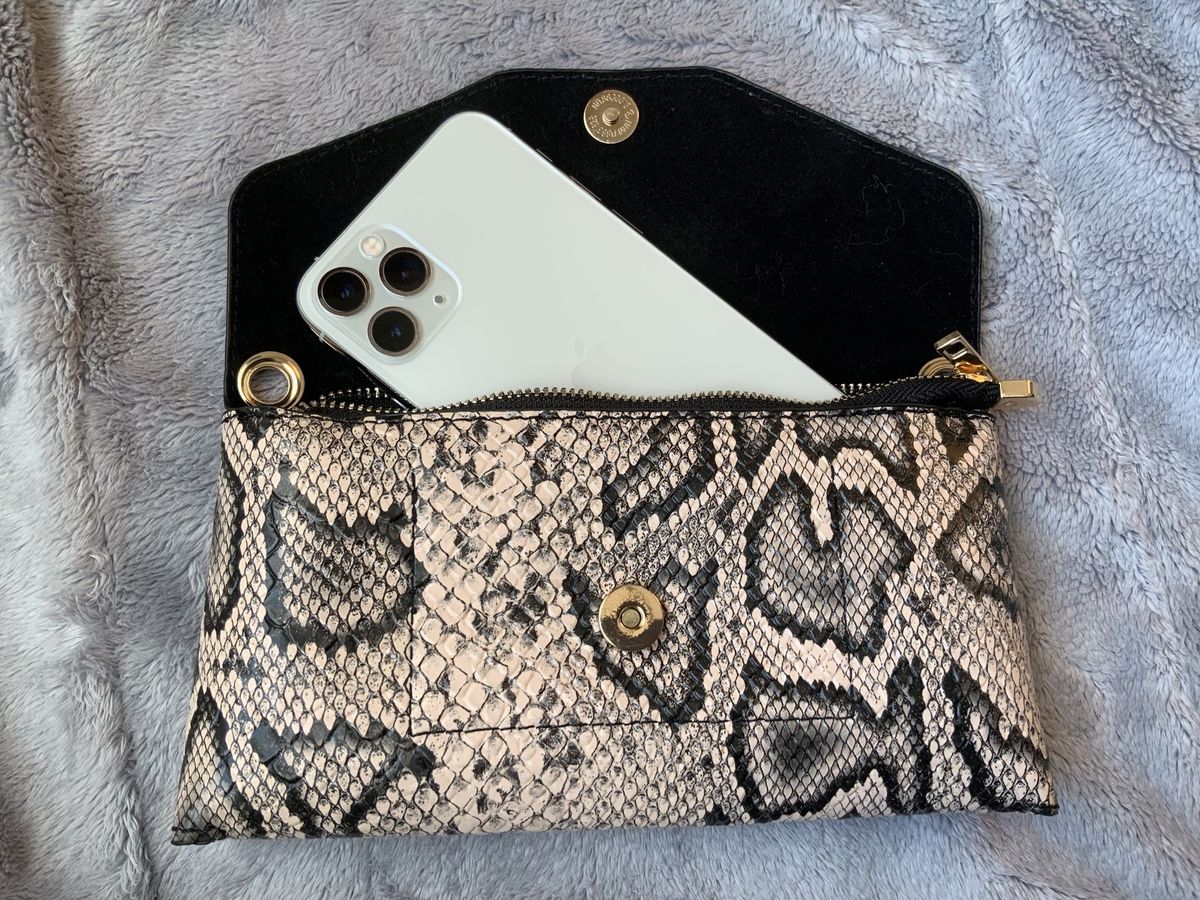 Casery Convertible Fanny Pack review: On trend | iMore
