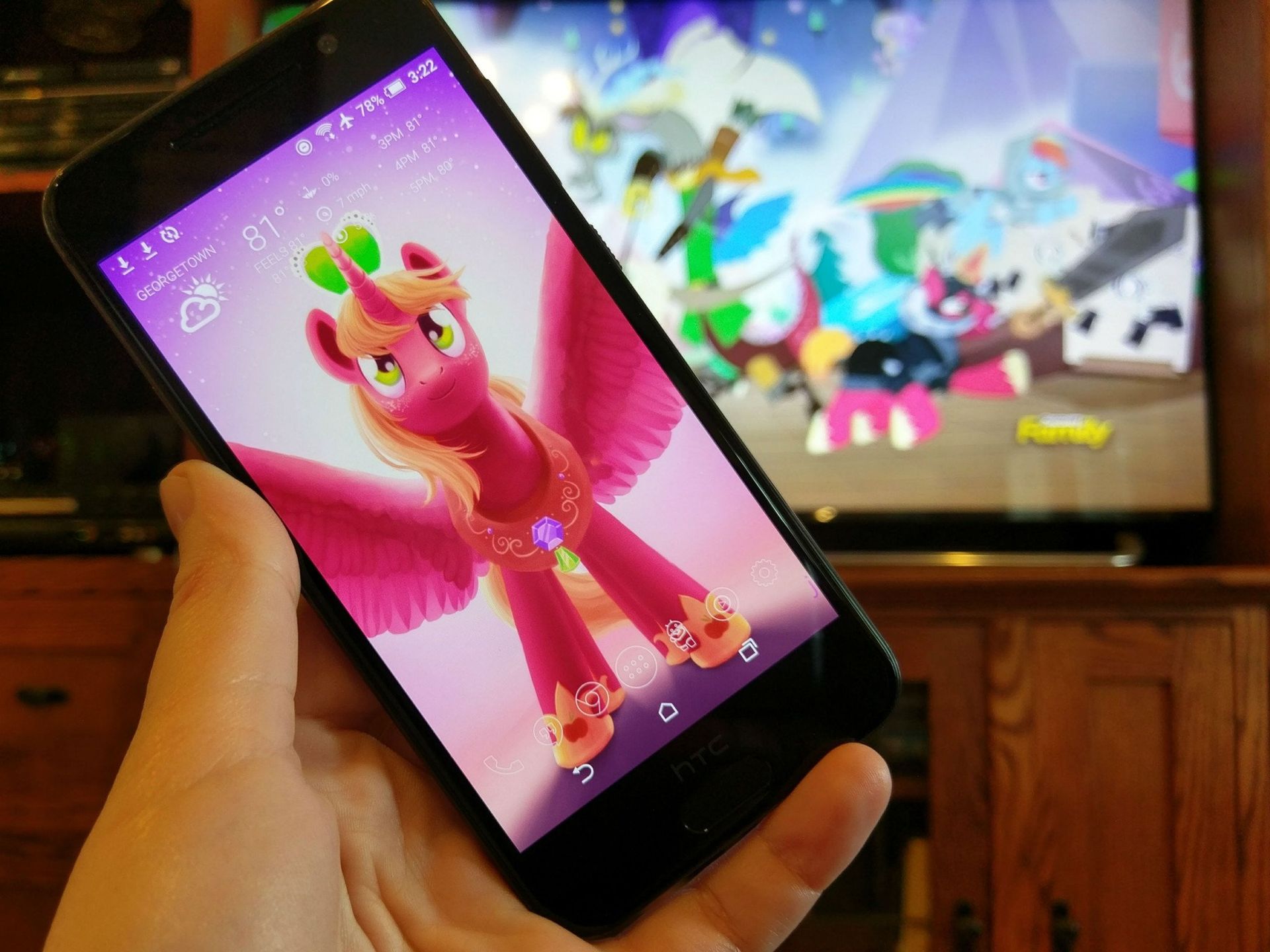 Put some love on your home screen with these My Little Pony wallpapers ...
