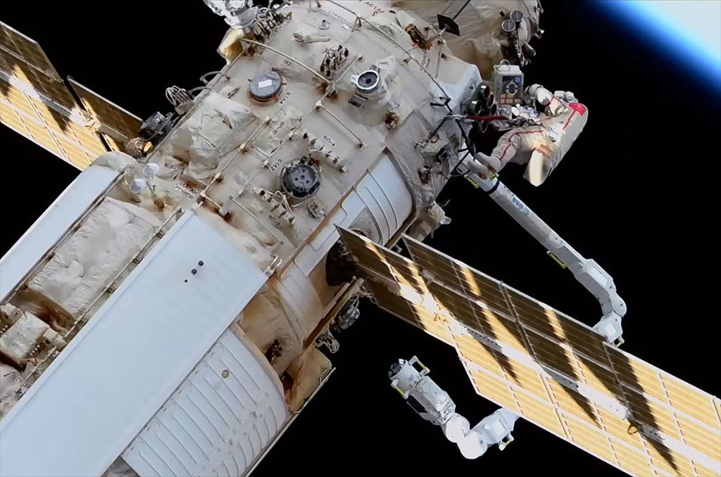 European Robotic Arm moves for first time during 250th spacewalk at ...