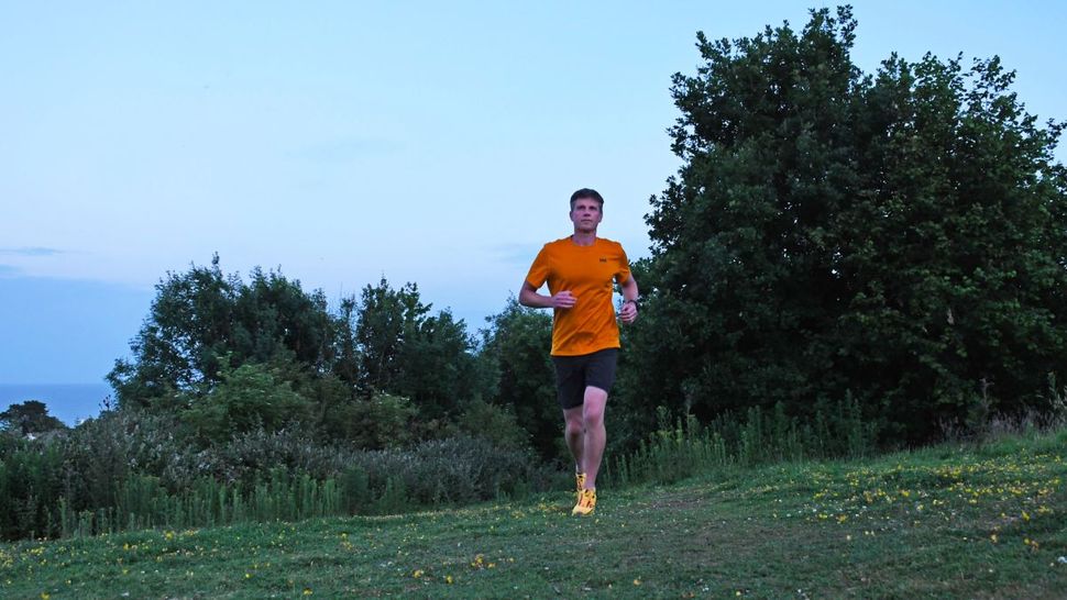 The best running tops: for training and races on all terrains | Advnture