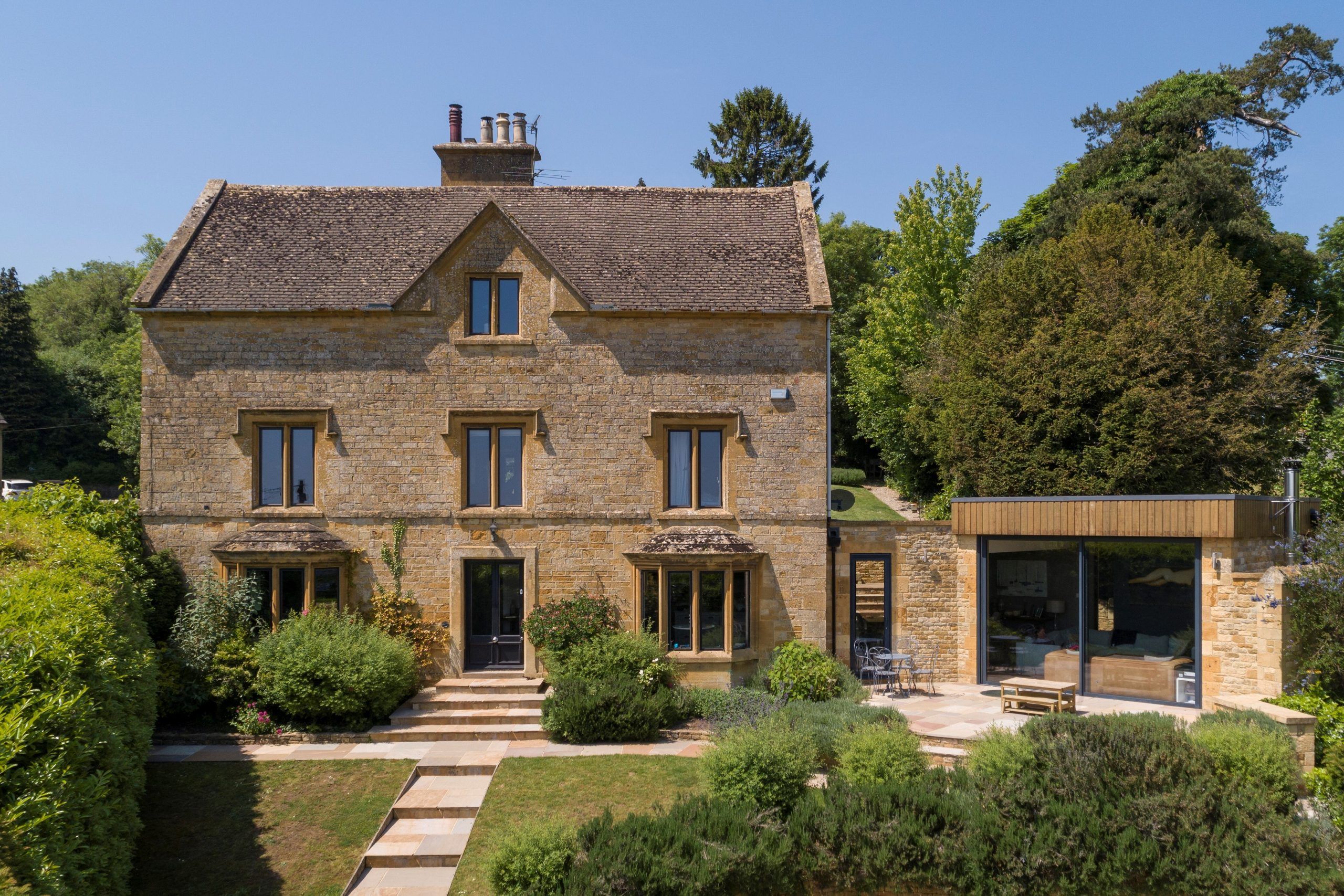 A Cotswolds gem that's been hauled into the 21st century in superb ...